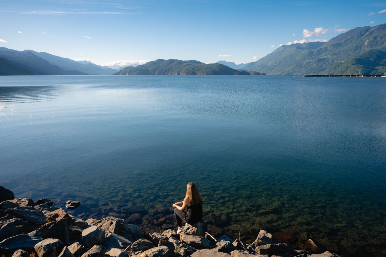 Harrison Lake: Where Mountains Meet Water - Pathfinder Agassiz